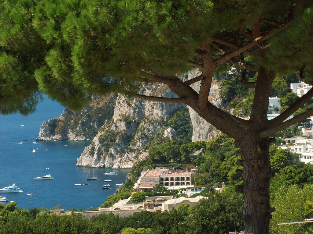 När ska man åka till Capri? Klimat och Väder. 5 månader för att undvika!